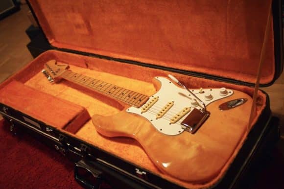 Japan Vintage: Stratocaster-Modelle von Maya, Stagg & Westone | GITARRE ...