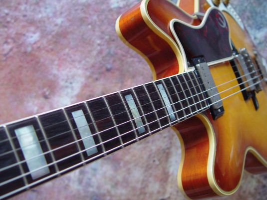 Vintage Guitar Stories: 1964 Epiphone ‚Al Caiola Custom‘ | GITARRE & BASS