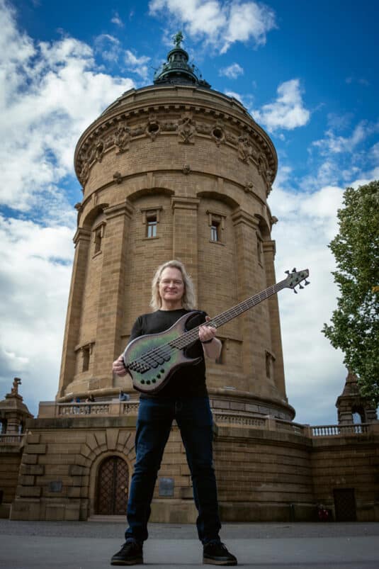Sheldon Dingwall: Leidenschaft für Perfektion | GITARRE & BASS