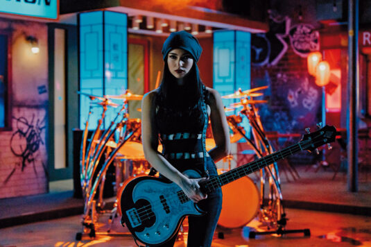 DragonForce-Bassistin Alicia Vigil im Interview | GITARRE & BASS