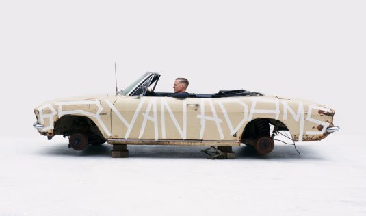 Bryan Adams im Interview: Die Kurskorrektur | GITARRE & BASS