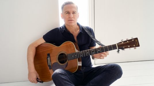 Bryan Adams im Interview: Die Kurskorrektur | GITARRE & BASS