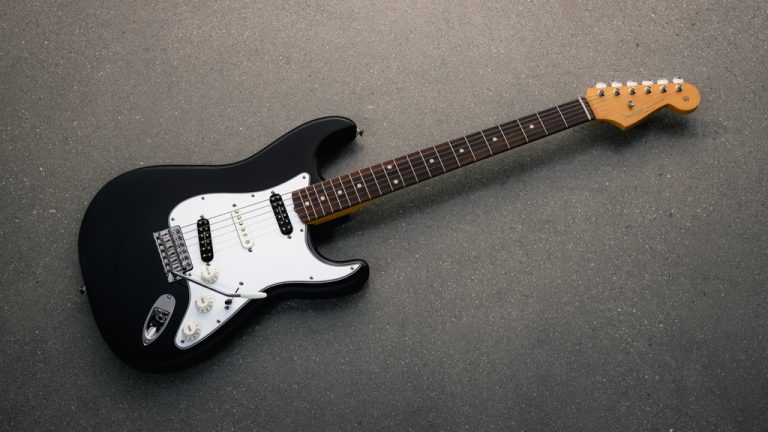 Fender & Jackson feiern 50 Jahre Iron Maiden mit Signature-Kollektion ...