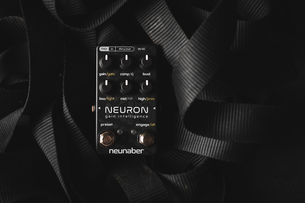 Kompakter Preamp mit Speaker-Simulation: Das neue Neunaber Neuron ...