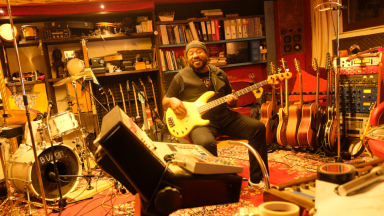 Interview: Reggie Worthy | GITARRE & BASS