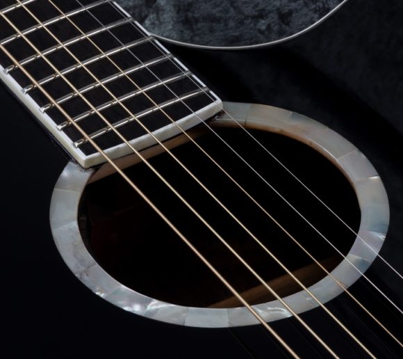 Test: Jens Towet Fingerpicker Michi Weirauch Custom Cut | GITARRE & BASS