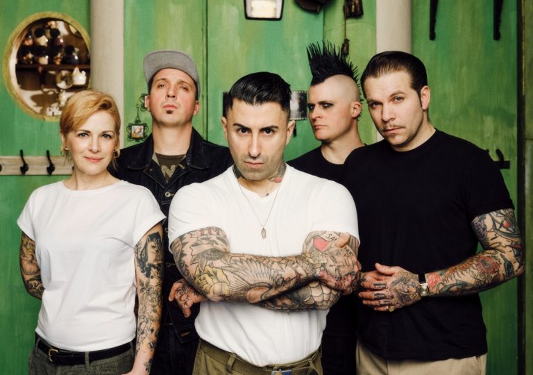 Ines Maybaum & Broilers: Mach was du willst und steh dahinter! | GITARRE & BASS