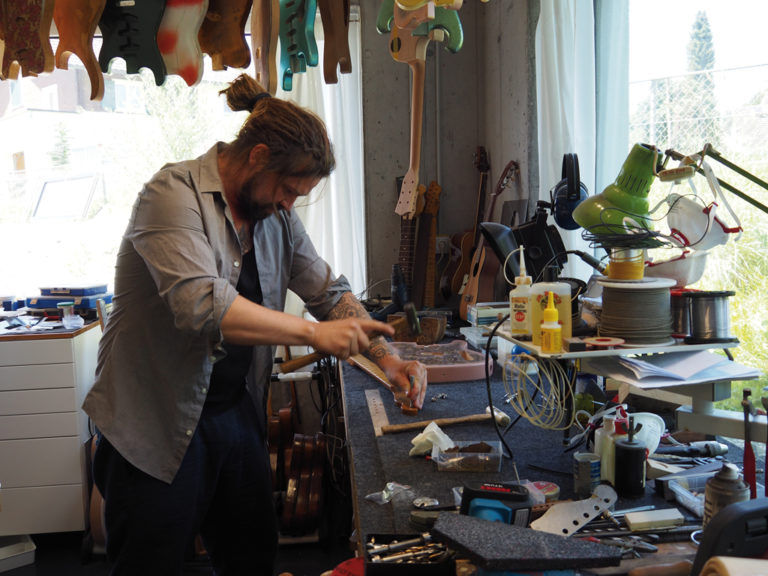 Nick Page & Maybach schlagen gemeinsam ein neues Kapitel auf | GITARRE ...