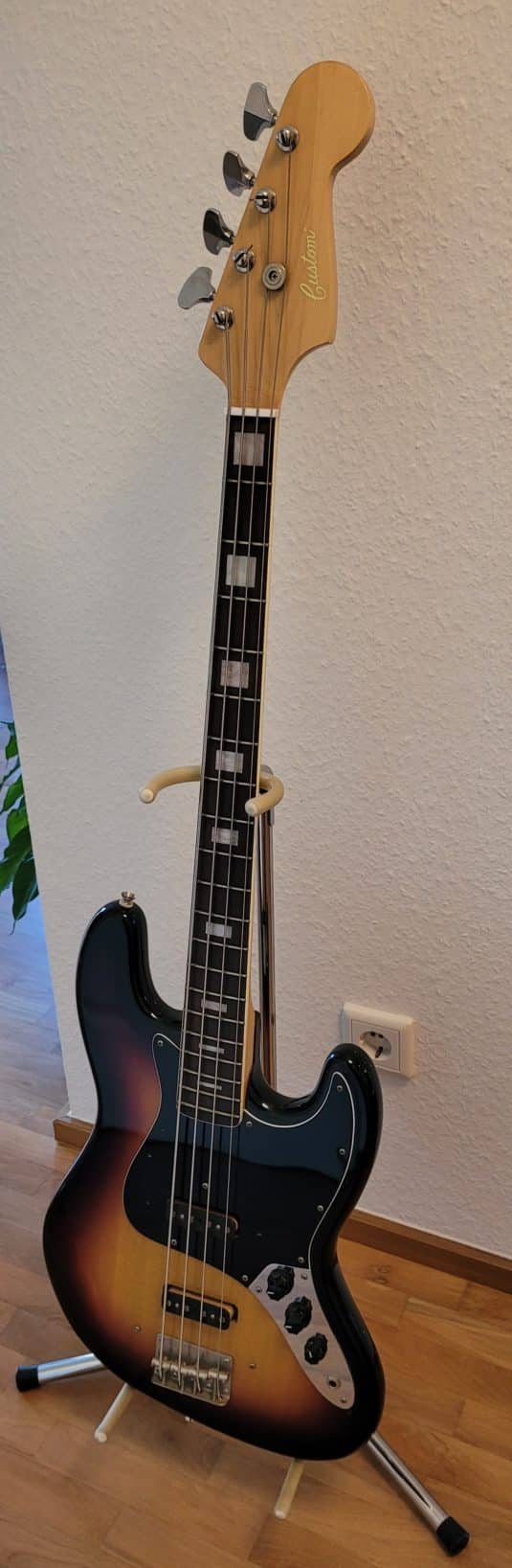 Guitar Guru: Arirang-Gitarre und Custom-Bass | GITARRE & BASS