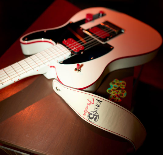 Fender John 5 Ghost Telecaster: Ein Traum in Weiß? | GITARRE & BASS